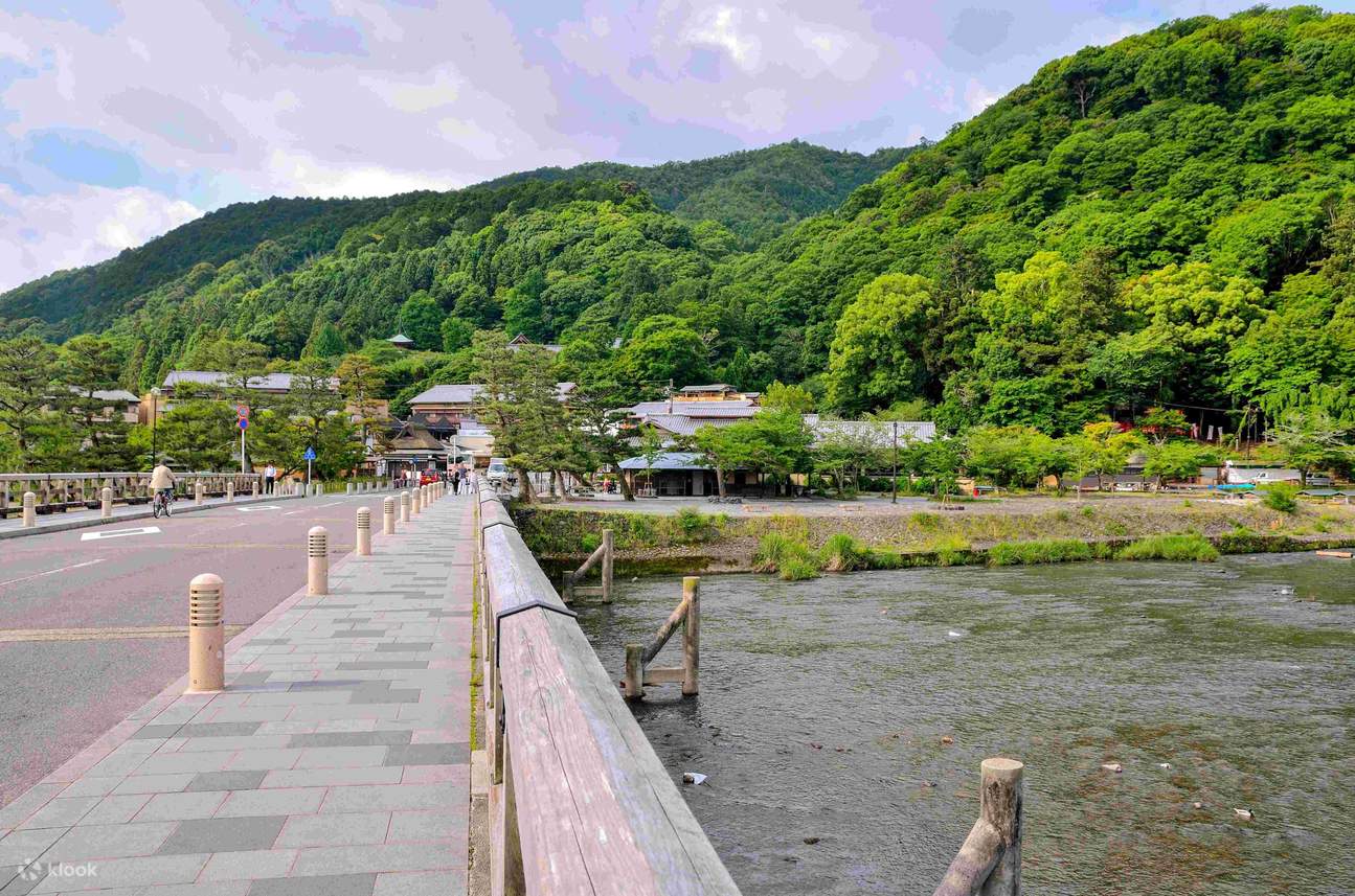 [Kyoto Nara Arashiyama Sagano Scenic Railway Cherry Blossom One-Day Tour] Hotel Pick-up ...